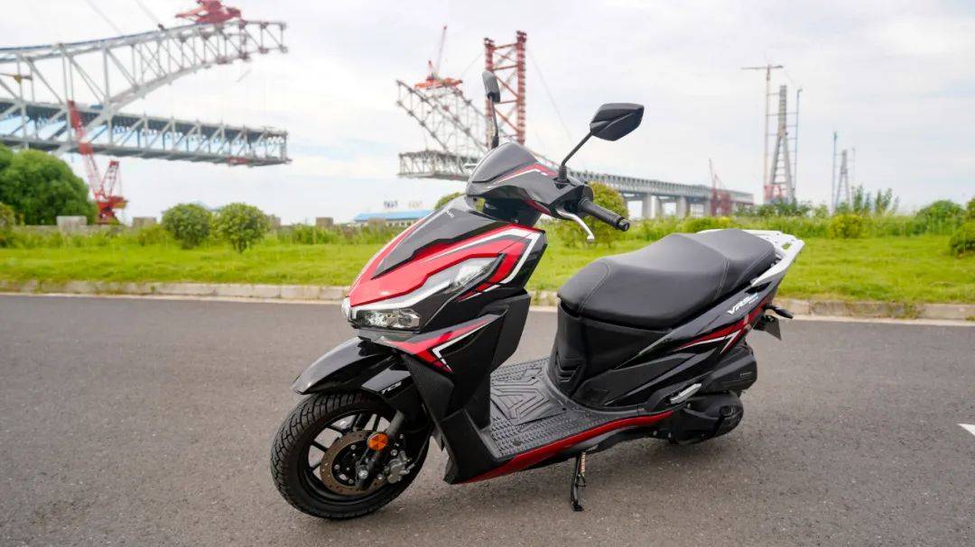 女白领身高162，骑上VRS150给生活带来更多乐趣_搜狐汽车_搜狐网
