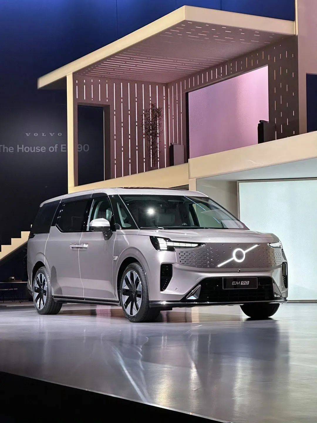 纯电MPV！沃尔沃EM90预售81.8万_搜狐汽车_搜狐网
