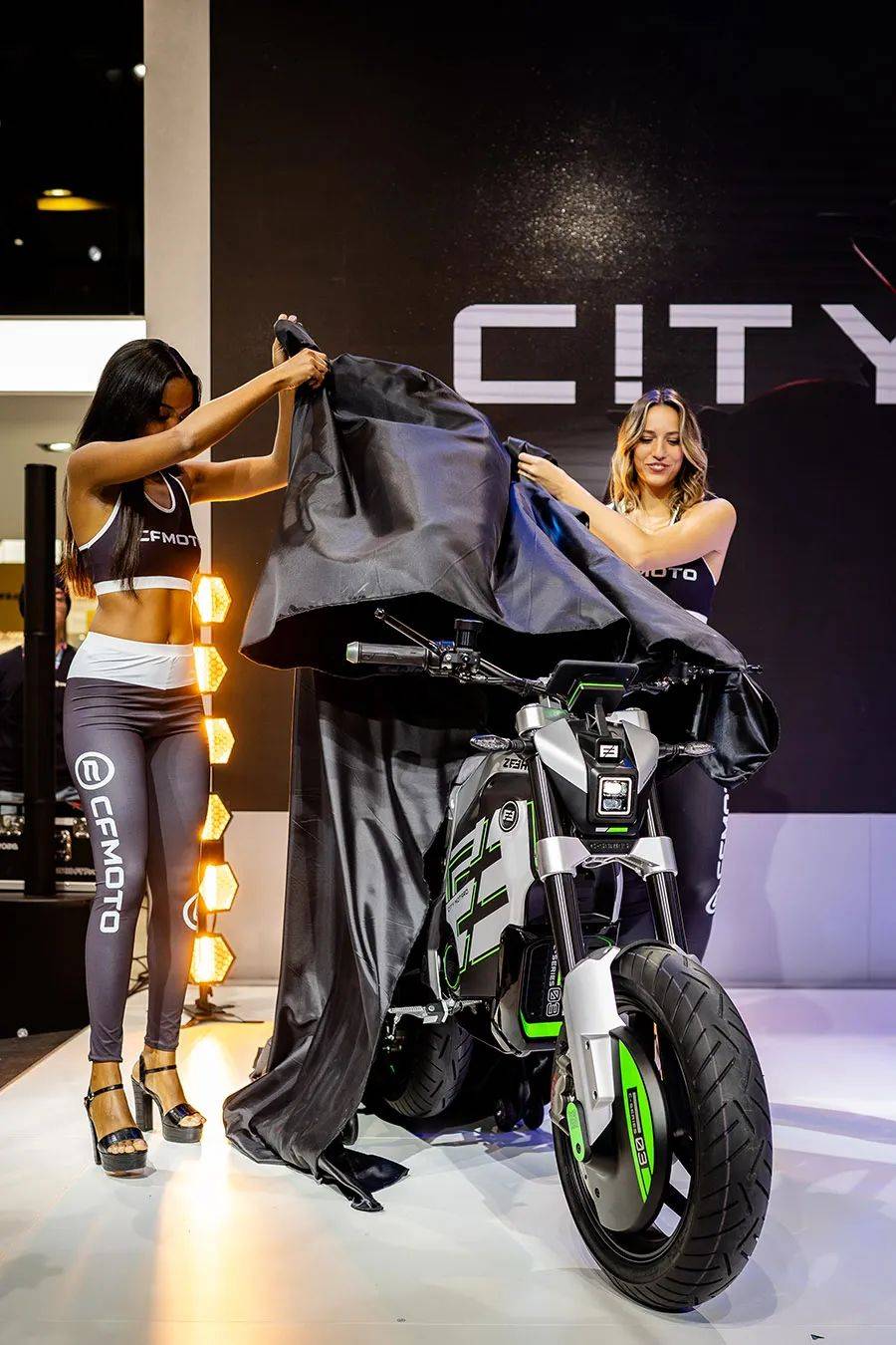 C!TY SPORT全球发布，ZEEHO极核于米兰展大放异彩_搜狐汽车_搜狐网