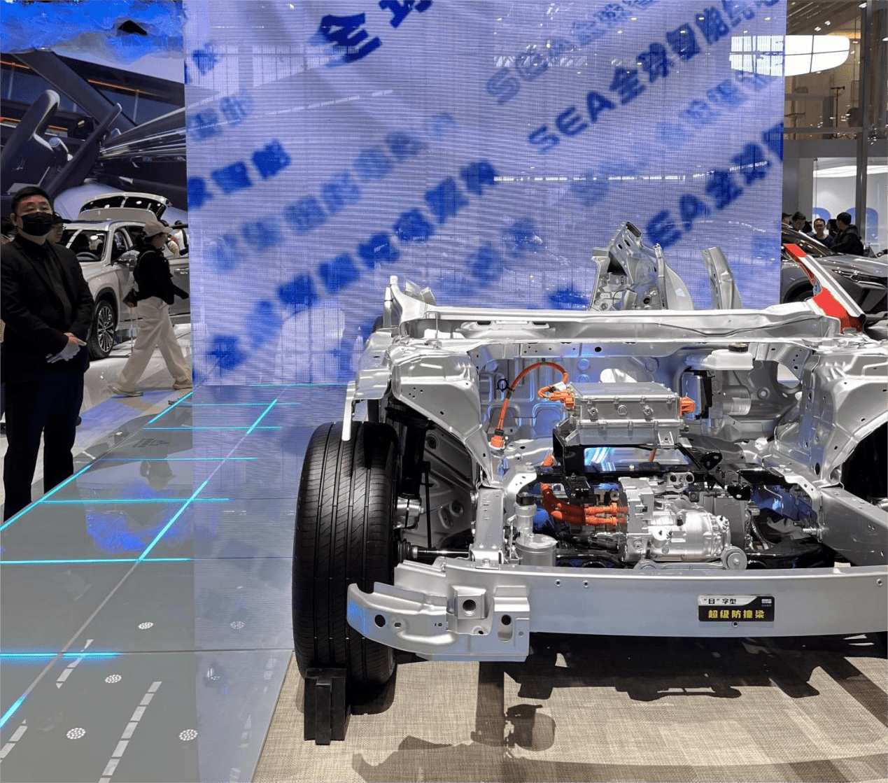 真旗舰！搭载SEA架构的银河E8亮相广州车展_搜狐汽车_搜狐网