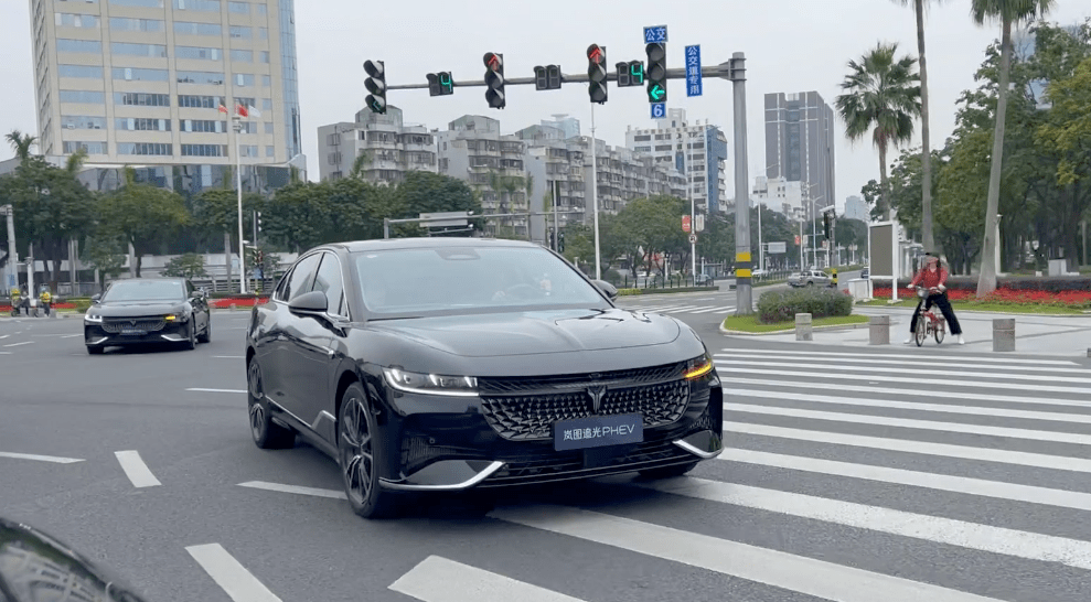 岚图追光PHEV，能否成为56E的终结者？_搜狐汽车_搜狐网