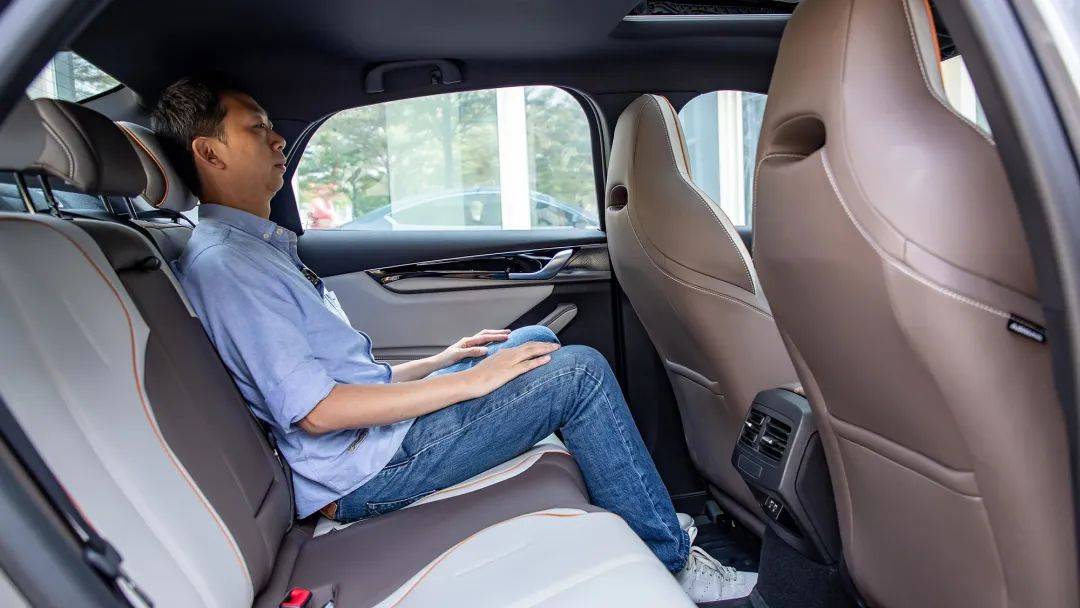 15万纯电家轿，荣威D7和比亚迪秦PLUS EV，谁更值得买？_搜狐汽车_搜狐网