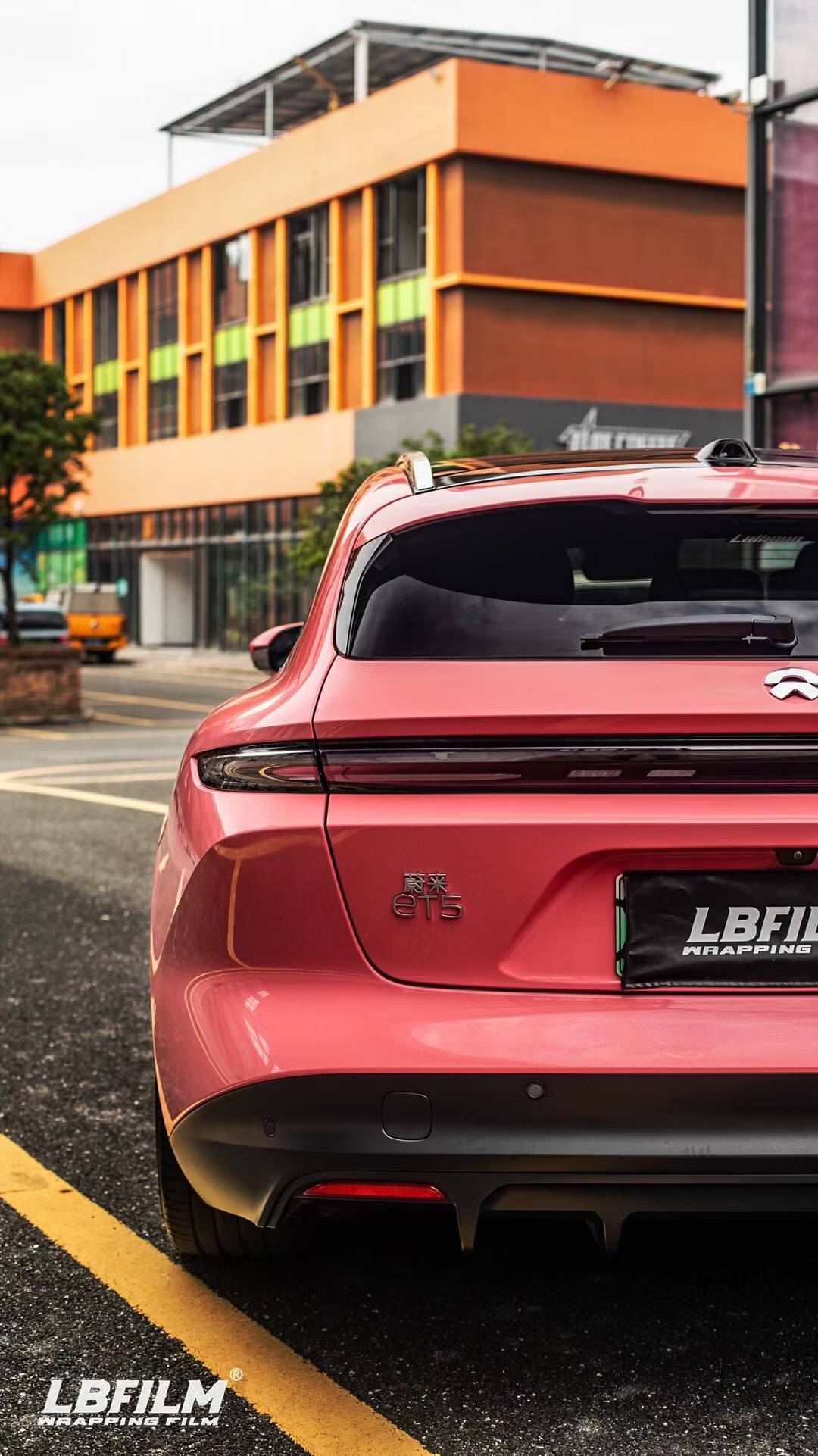 蔚来ET5-LB改色膜超亮豆沙红，太治愈了吧_搜狐汽车_搜狐网