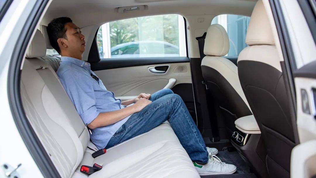 15万纯电家轿，荣威D7和比亚迪秦PLUS EV，谁更值得买？_搜狐汽车_搜狐网