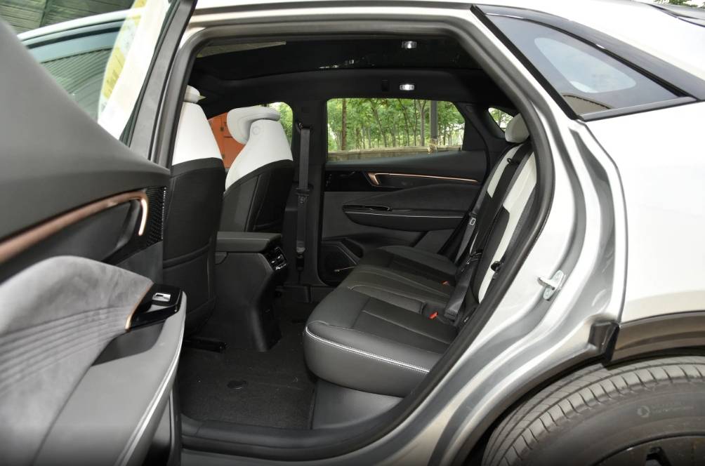 想买纯电SUV可以看看这一款，轴距2954mm，18.99万起，好看也好开_搜狐汽车_搜狐网