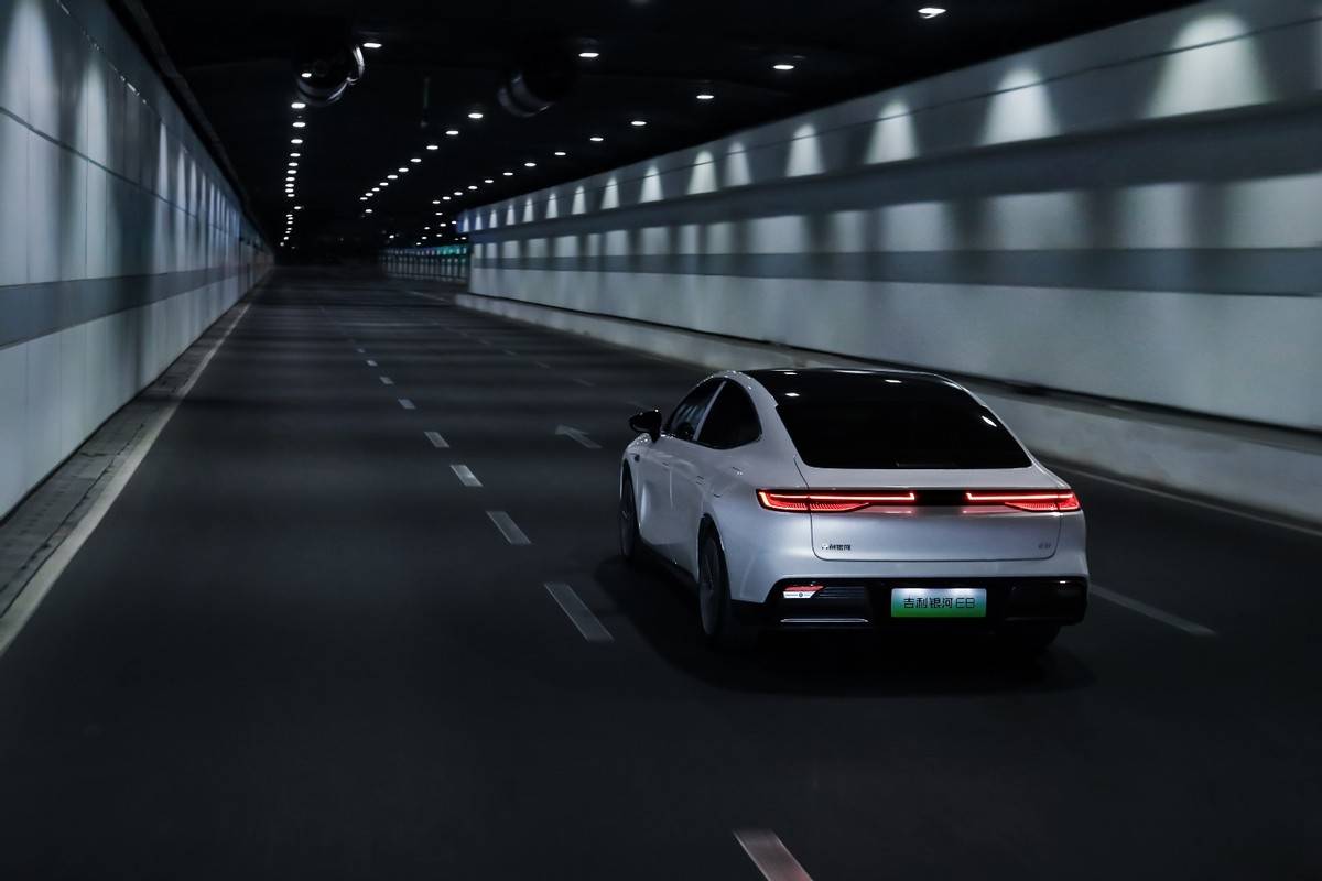 吉利银河E8将于明年1月上市 首批展车陆续到达全国20城_搜狐汽车_搜狐网