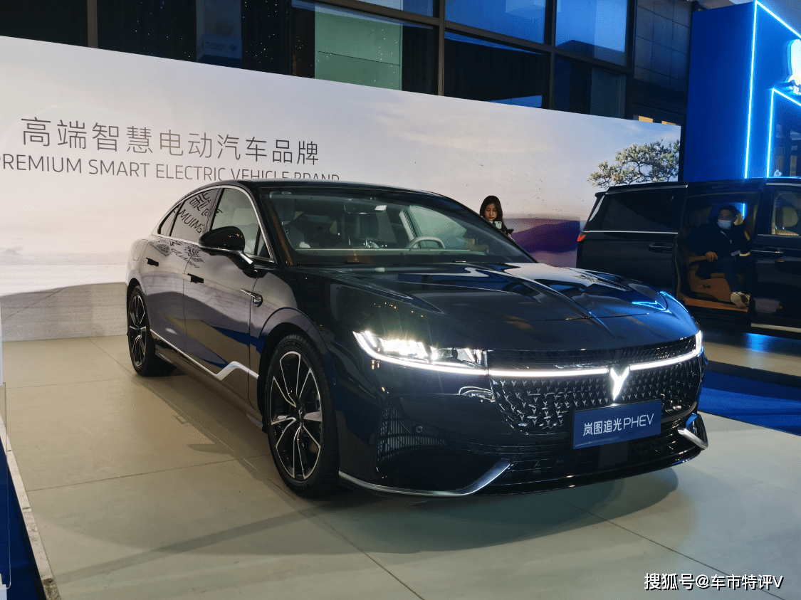 岚图追光PHEV上市，佘诗曼现场要优惠，订单火爆当晚突破8000台_搜狐汽车_搜狐网
