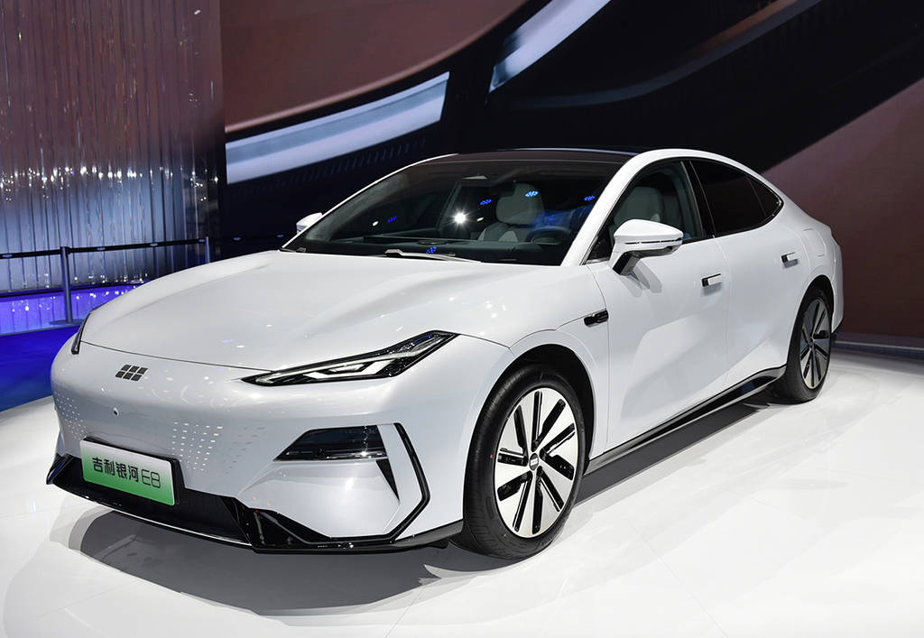 吉利银河E8定于2024年1月上市 展车陆续到店_搜狐汽车_搜狐网