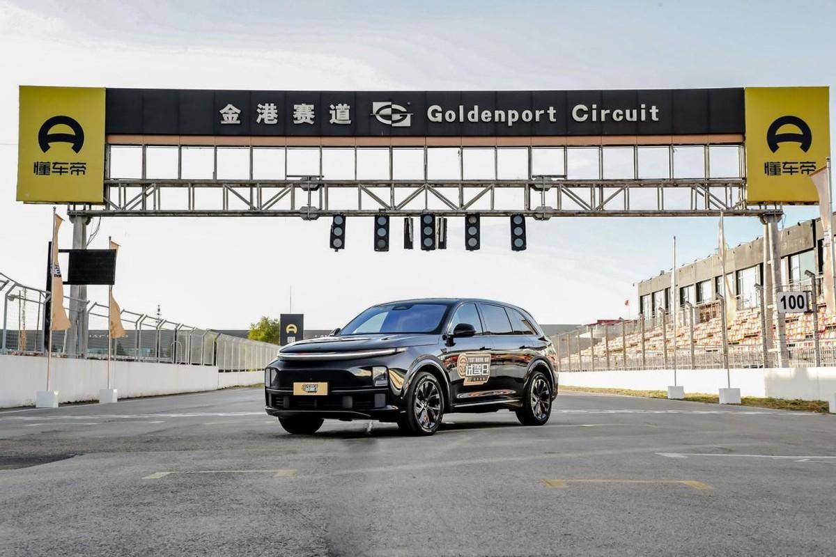 三大SUV大PK！理想L7颜面扫地，问界M7名声尽失，只有它一枝独秀_搜狐汽车_搜狐网