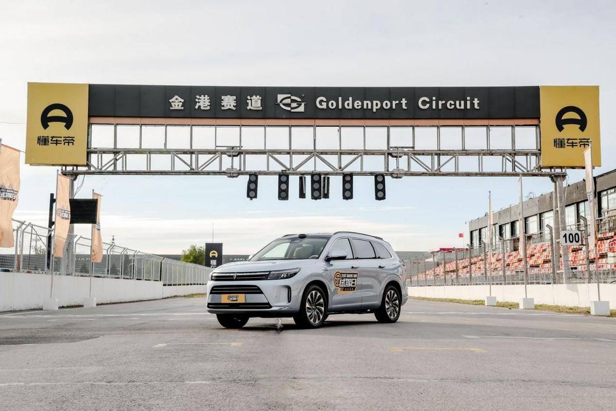 三大SUV大PK！理想L7颜面扫地，问界M7名声尽失，只有它一枝独秀_搜狐汽车_搜狐网
