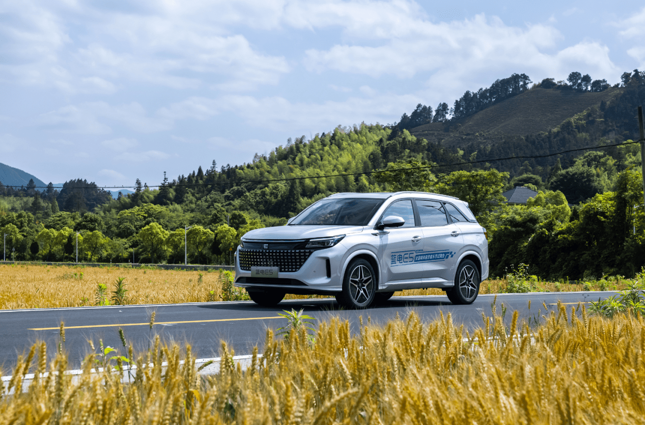 9.98万的中型插混SUV黑马来了，蓝电E5多方位击穿长安CS75 PLUS_搜狐汽车_搜狐网