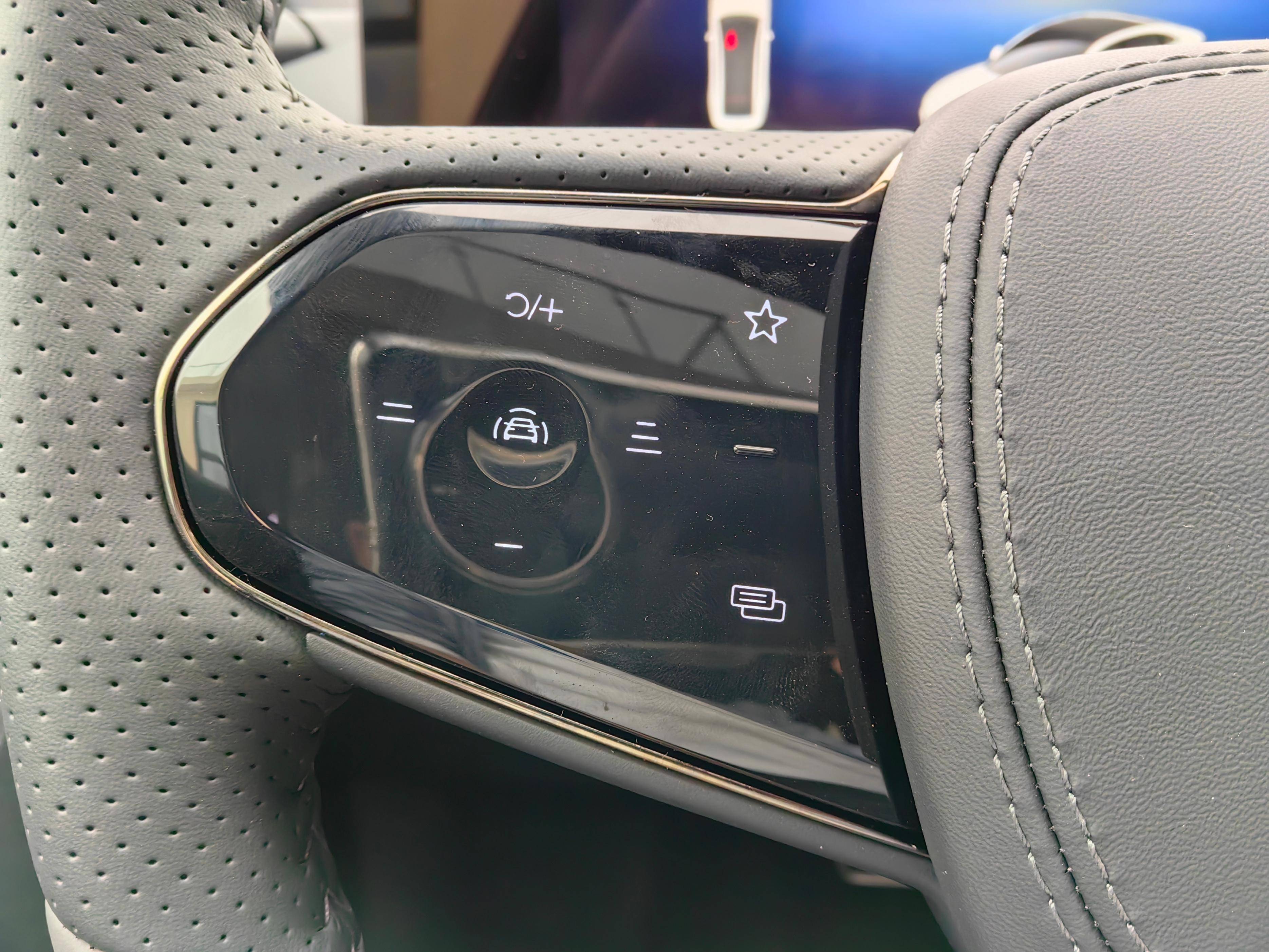 CEO级别还需要BBA？岚图追光PHEV树立中国人自己的行政豪华标杆_搜狐汽车_搜狐网