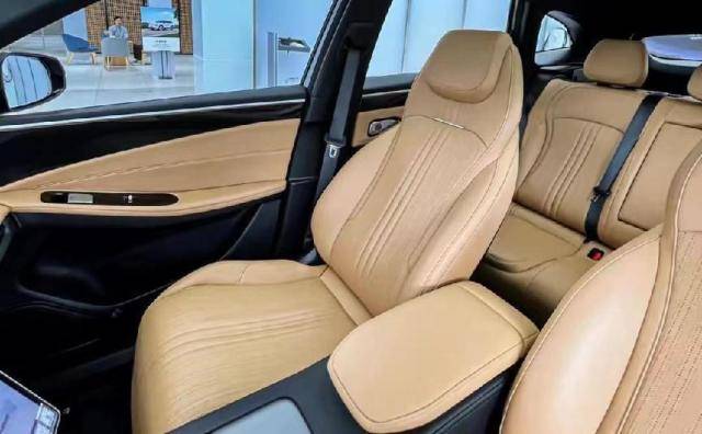 又造坦克！吉利银河L7成为首个获得C-NCAP五星认证的电混SUV_搜狐汽车_搜狐网