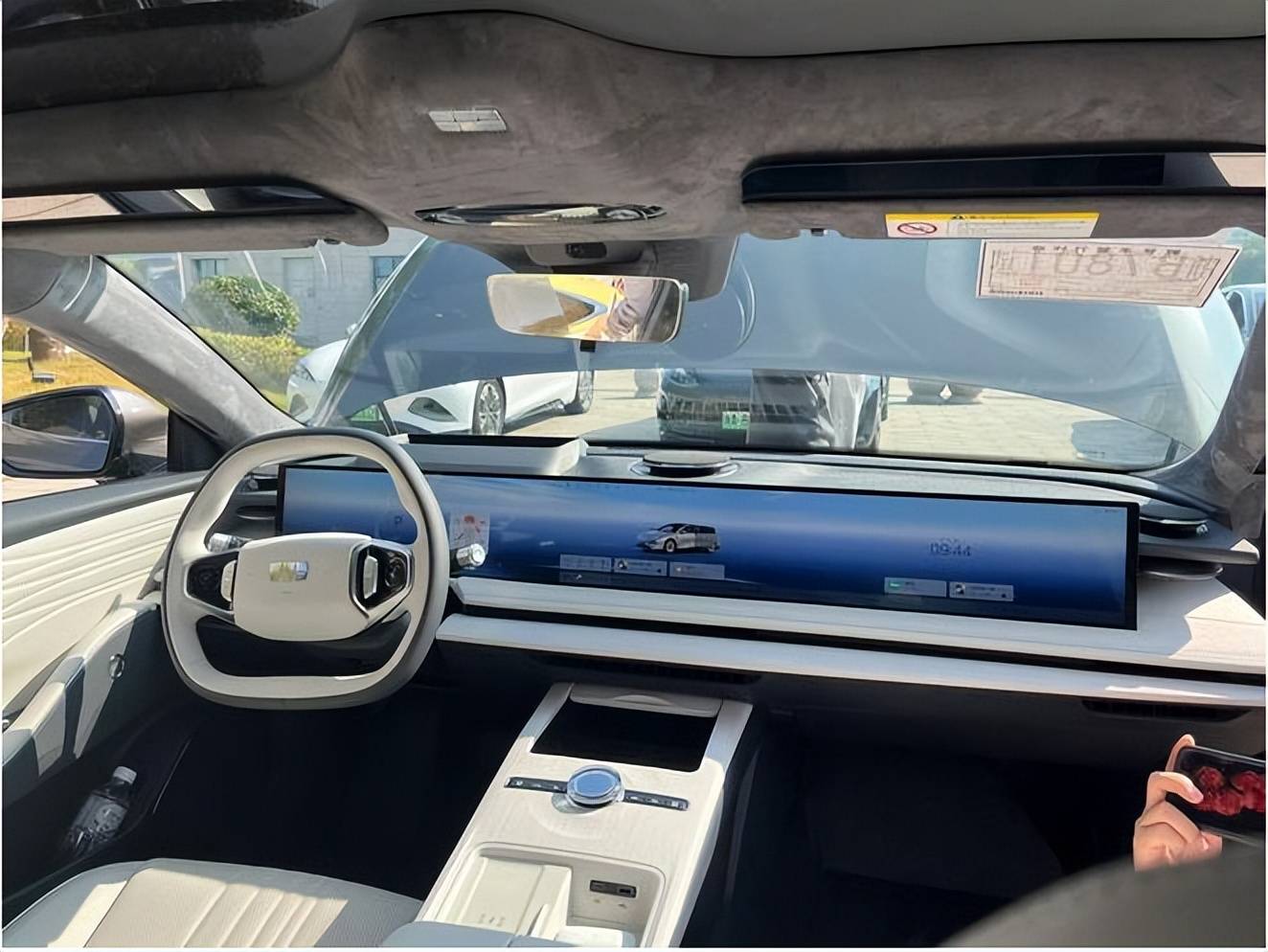 隔壁汉EV偷瞄银河E8，说你这预售价格18.8w起让我很难办啊！_搜狐汽车_搜狐网