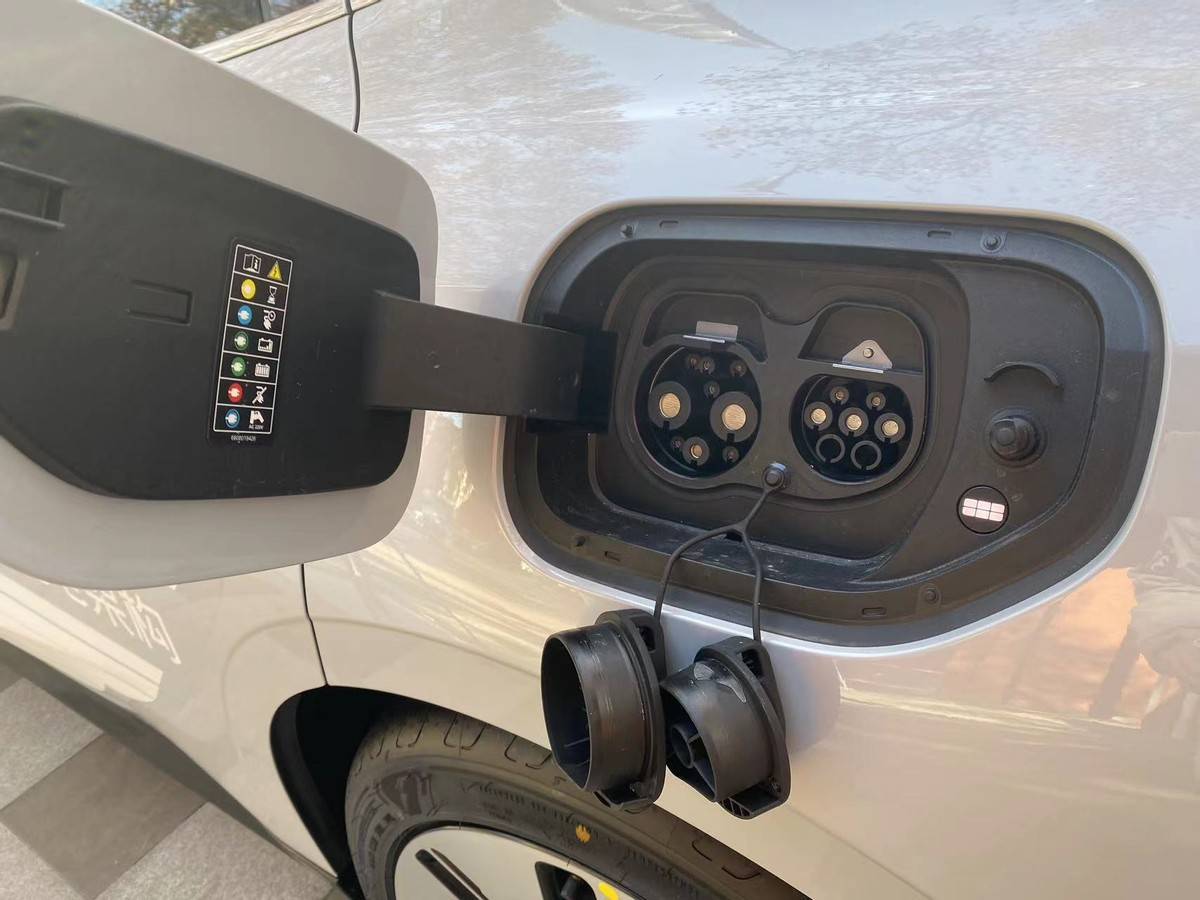 起售不足19万？800V超充+8295芯片，吉利最美银河亮相！_搜狐汽车_搜狐网