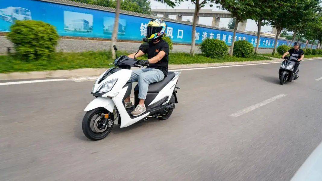 极致动力+极致安全—9999元VPS125极致版测评 下_搜狐汽车_搜狐网