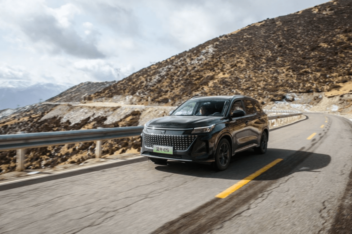 买插混看油耗也看空间，蓝电E5和欧尚Z6 iDD你选谁？_搜狐汽车_搜狐网