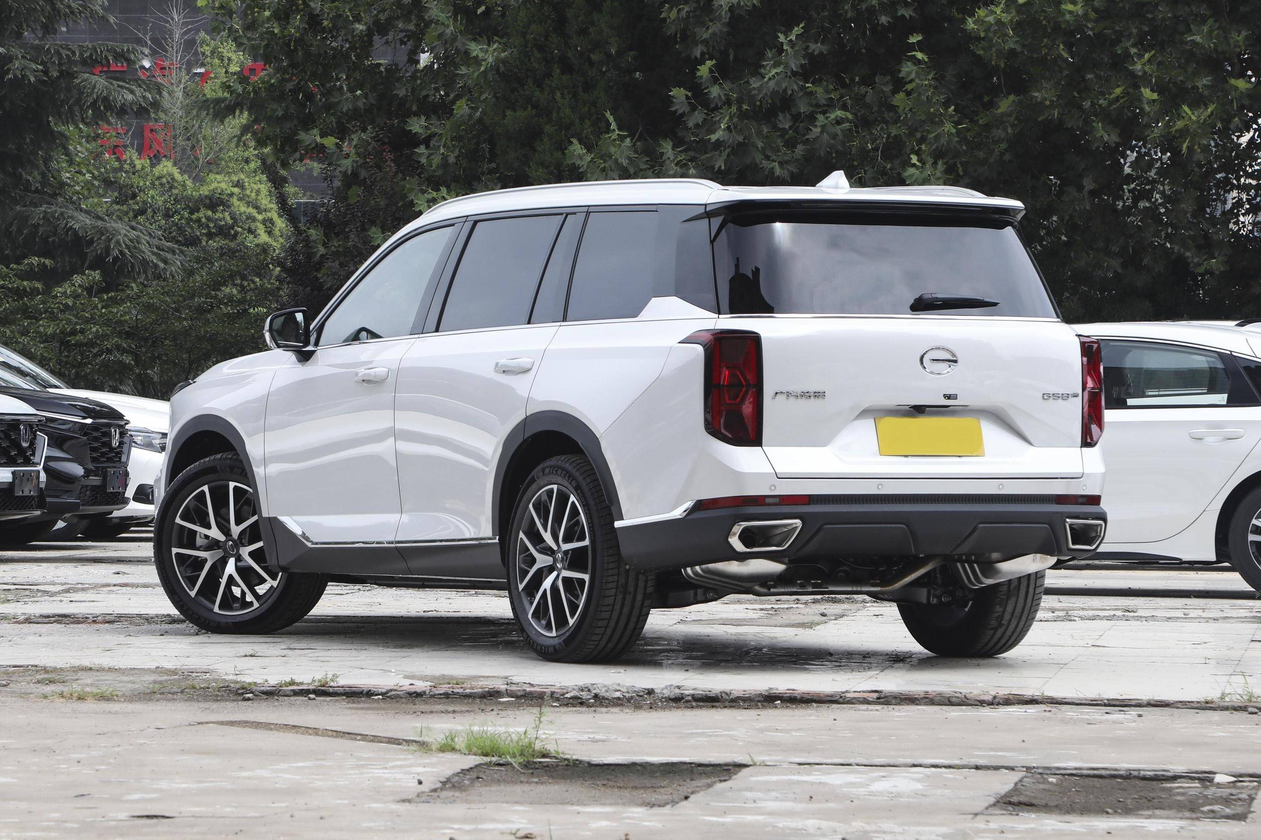 传祺GS8：车长近米，入门就配2.0T+8AT，家用怎么样？_搜狐汽车_搜狐网