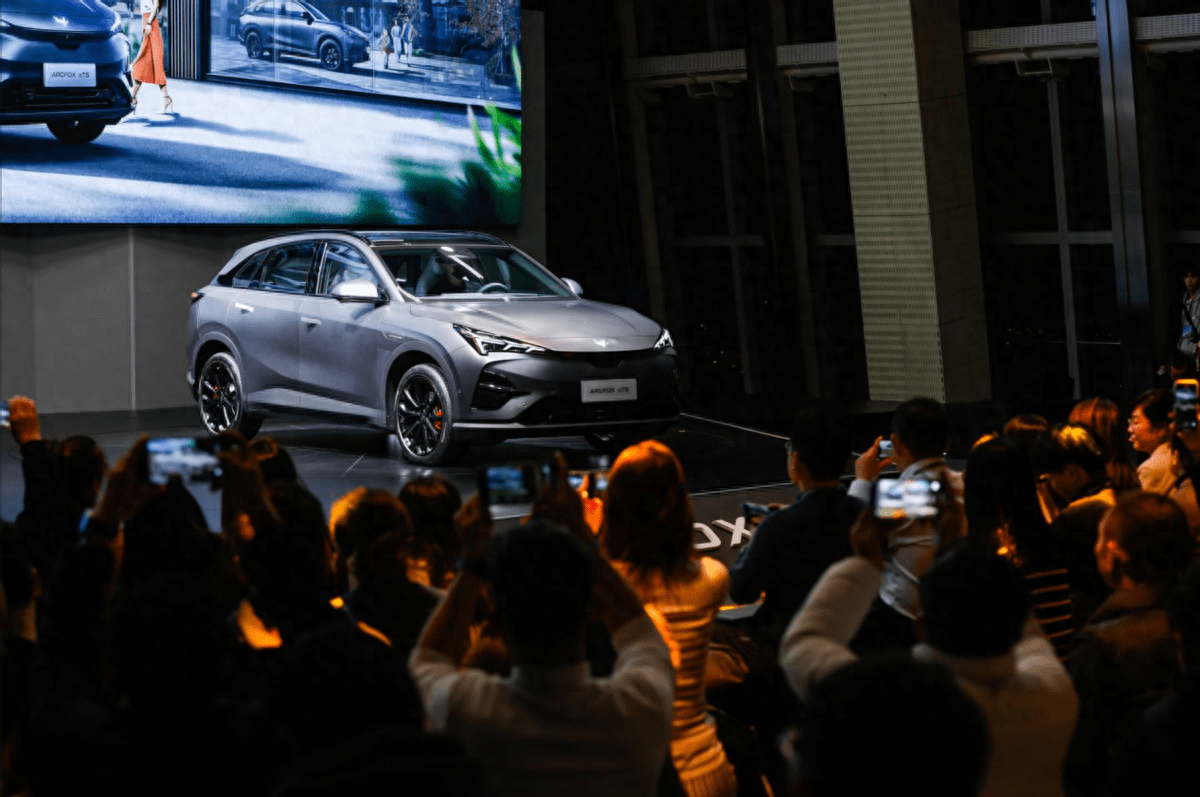 阿尔法T5上市15.58万起售！不到20万买800V平台的车，卷到平流层_搜狐汽车_搜狐网