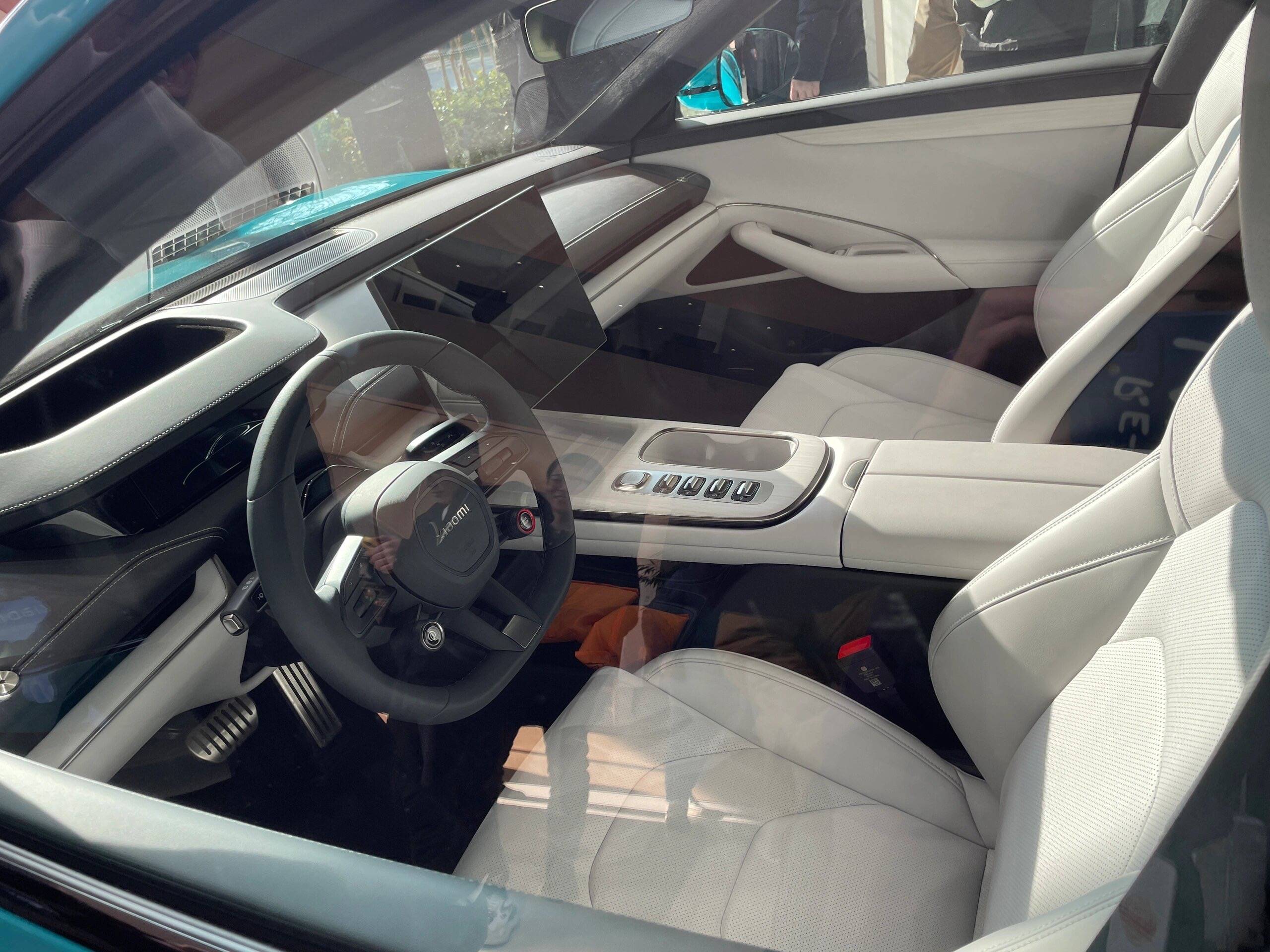 实拍小米SU7，帅气不输保时捷，2.78s破百，配空气弹簧+CDC_搜狐汽车_搜狐网