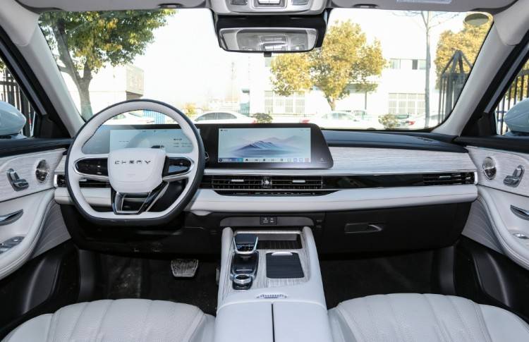 搭载1.5T插混/综合续航超1400km 奇瑞风云A8售11.99万元起_搜狐汽车_搜狐网