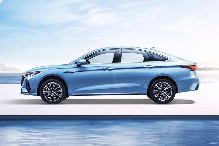 搭载1.5T插混/综合续航超1400km 奇瑞风云A8售11.99万元起_搜狐汽车_搜狐网