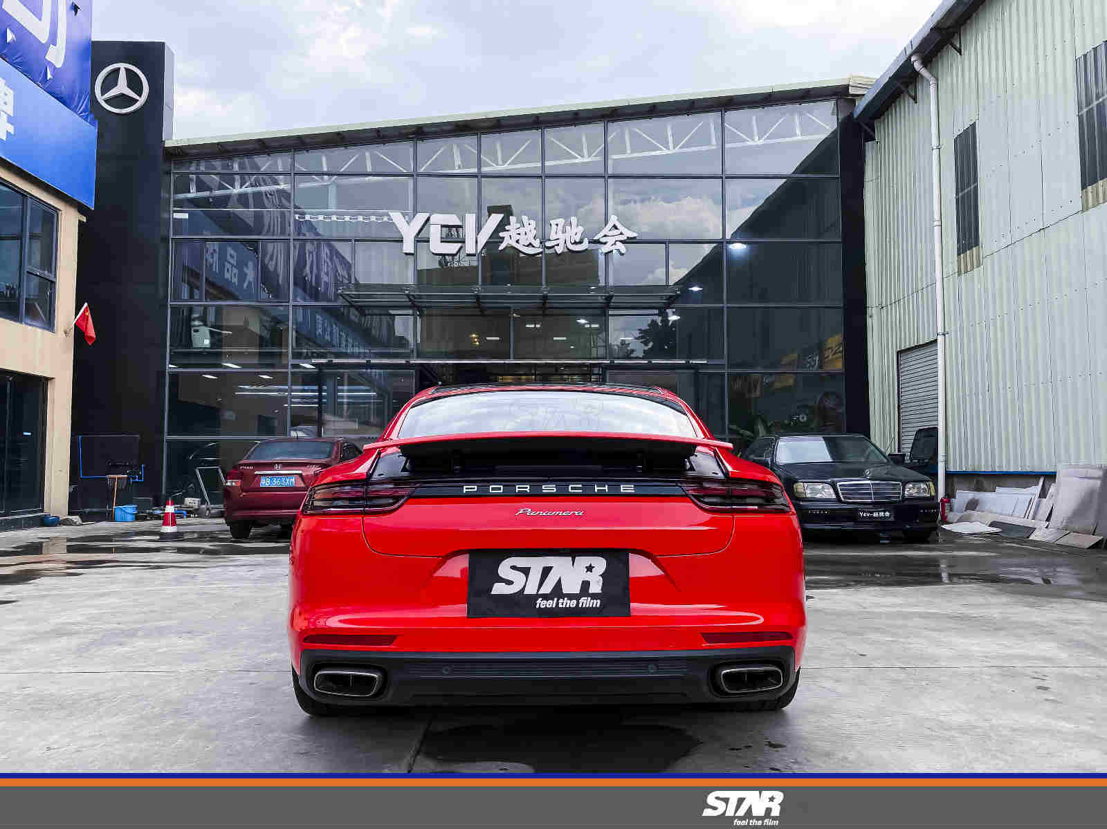 帕拉梅拉PET法拉利红车身改色施工，烈焰红外观太帅气了_搜狐汽车_搜狐网