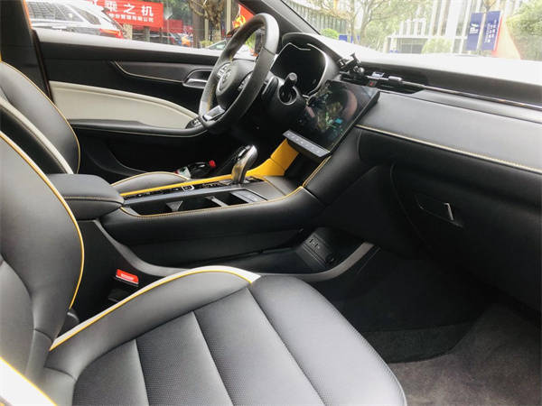 试驾丨运动二字无处不在 第三代MG6 PRO“Hold得住”你的跑车梦_搜狐汽车_搜狐网