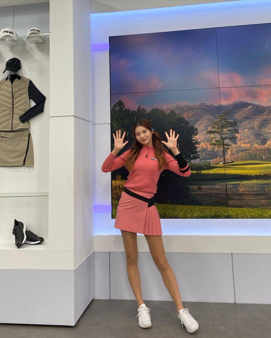 组图：KLPGA美女球员成网红 身高177长腿引舔屏-搜狐大视野-搜狐新闻