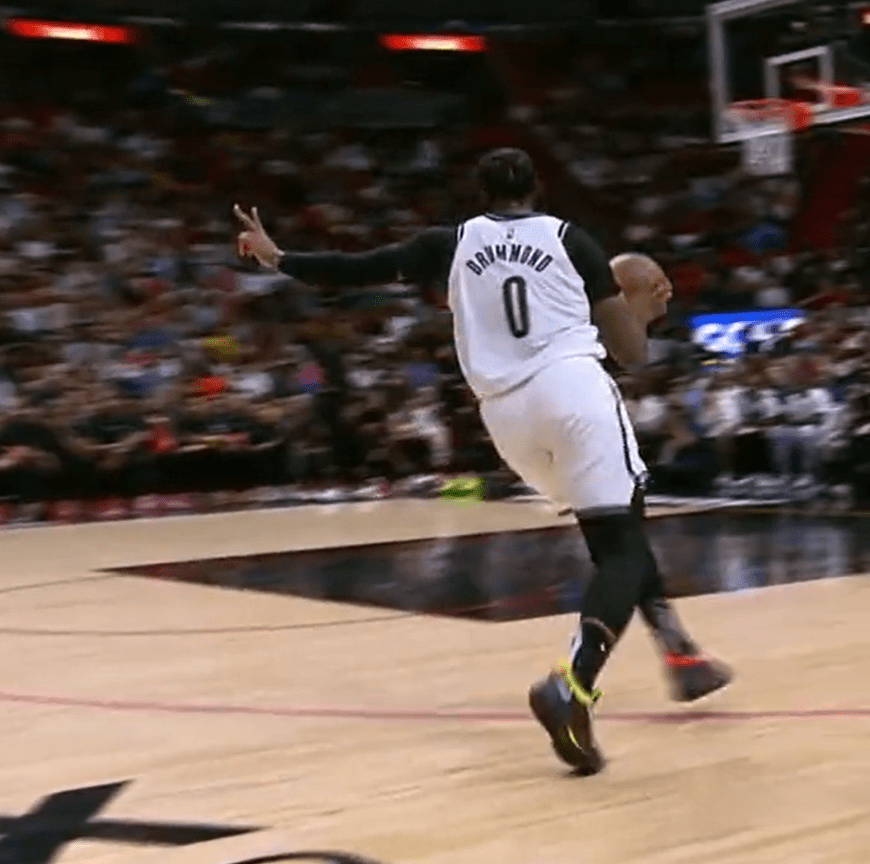 NBA新logo-抓猛哥YAYA扣篮-搜狐大视野-搜狐新闻