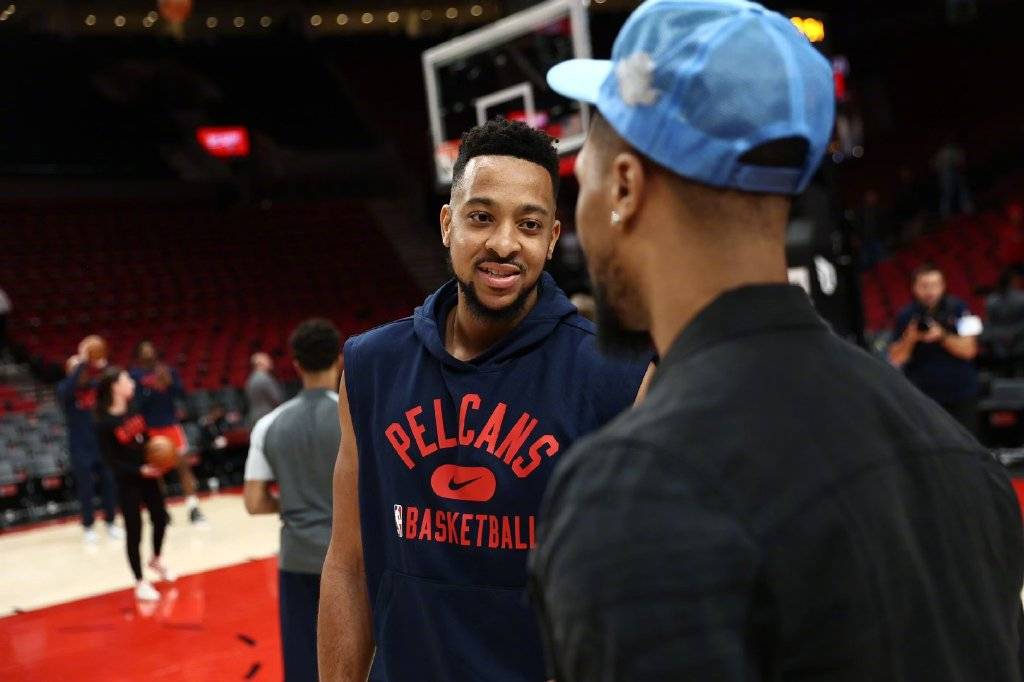 组图:再聚首!CJ首次重返波特兰 与利拉德紧紧相拥-搜狐大视野-搜狐新闻