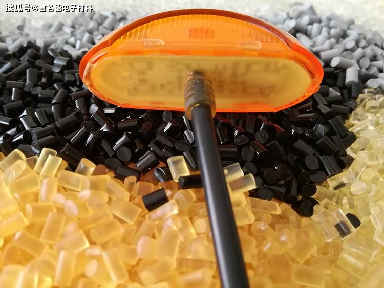 THERMELT 817 R Natural_resins_nourde_Low