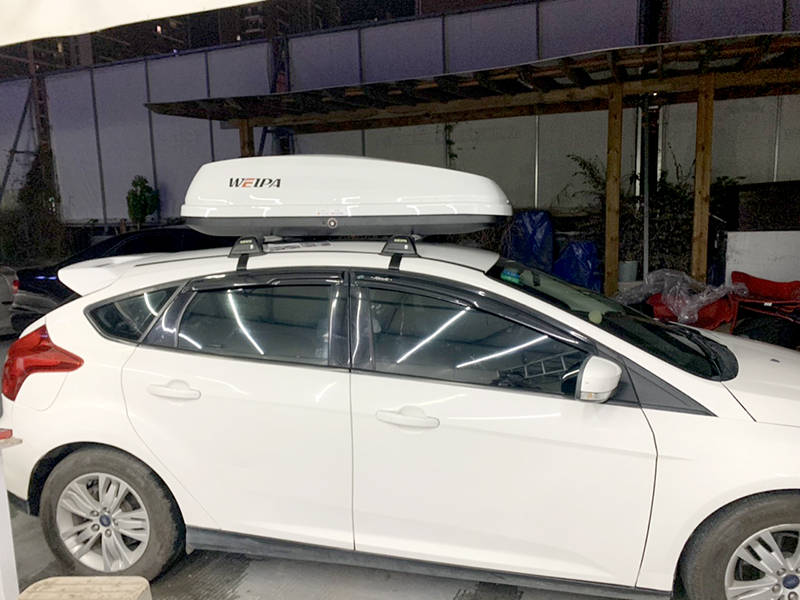 福特福克斯搭载韦帕车顶行李箱 山系列车顶箱-搜狐大视野-搜狐新闻