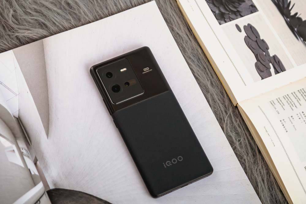 200W超快充狂飙起来！iQOO 10 Pro赛道版赏析-搜狐大视野-搜狐新闻