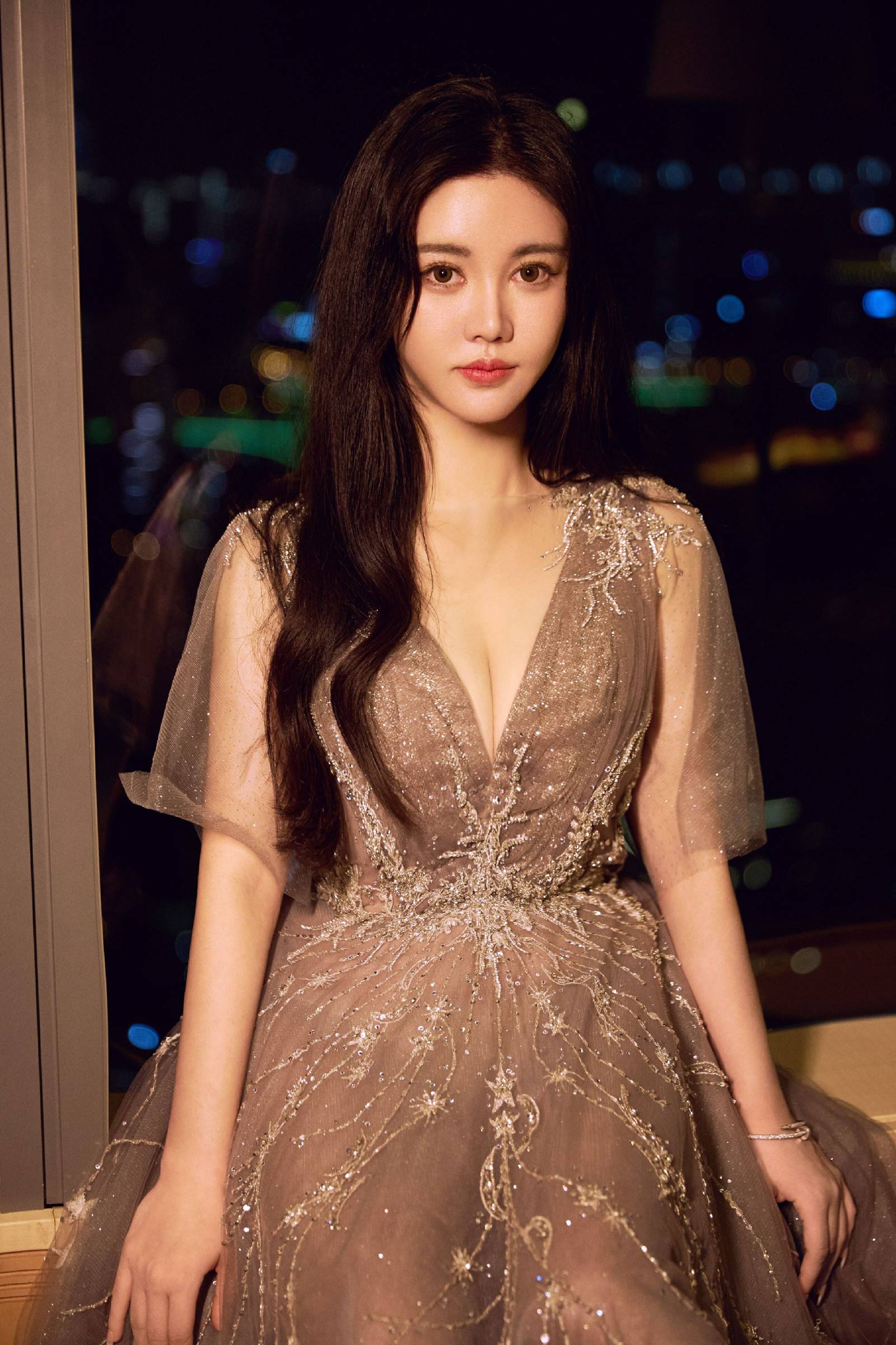 THE ATELIER 2023春夏上海时装周姜紫儿仙气盈人-搜狐大视野-搜狐新闻