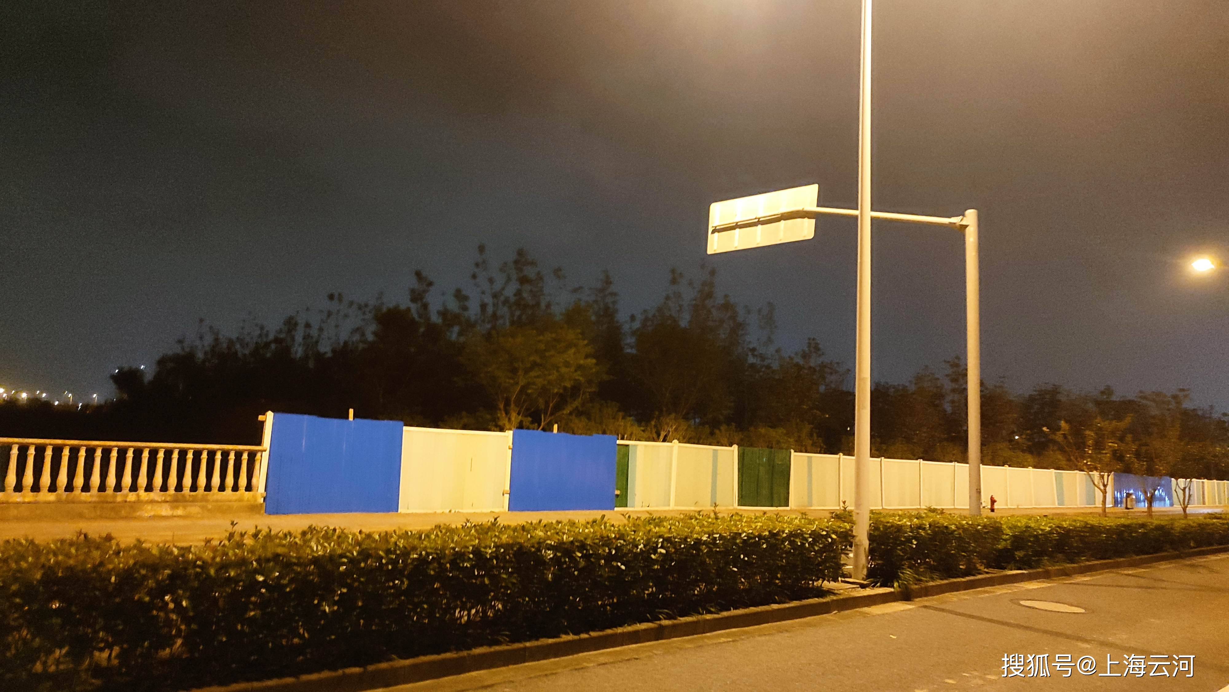 灯光下冷清的街头，不缺晚归的人（10）-搜狐大视野-搜狐新闻