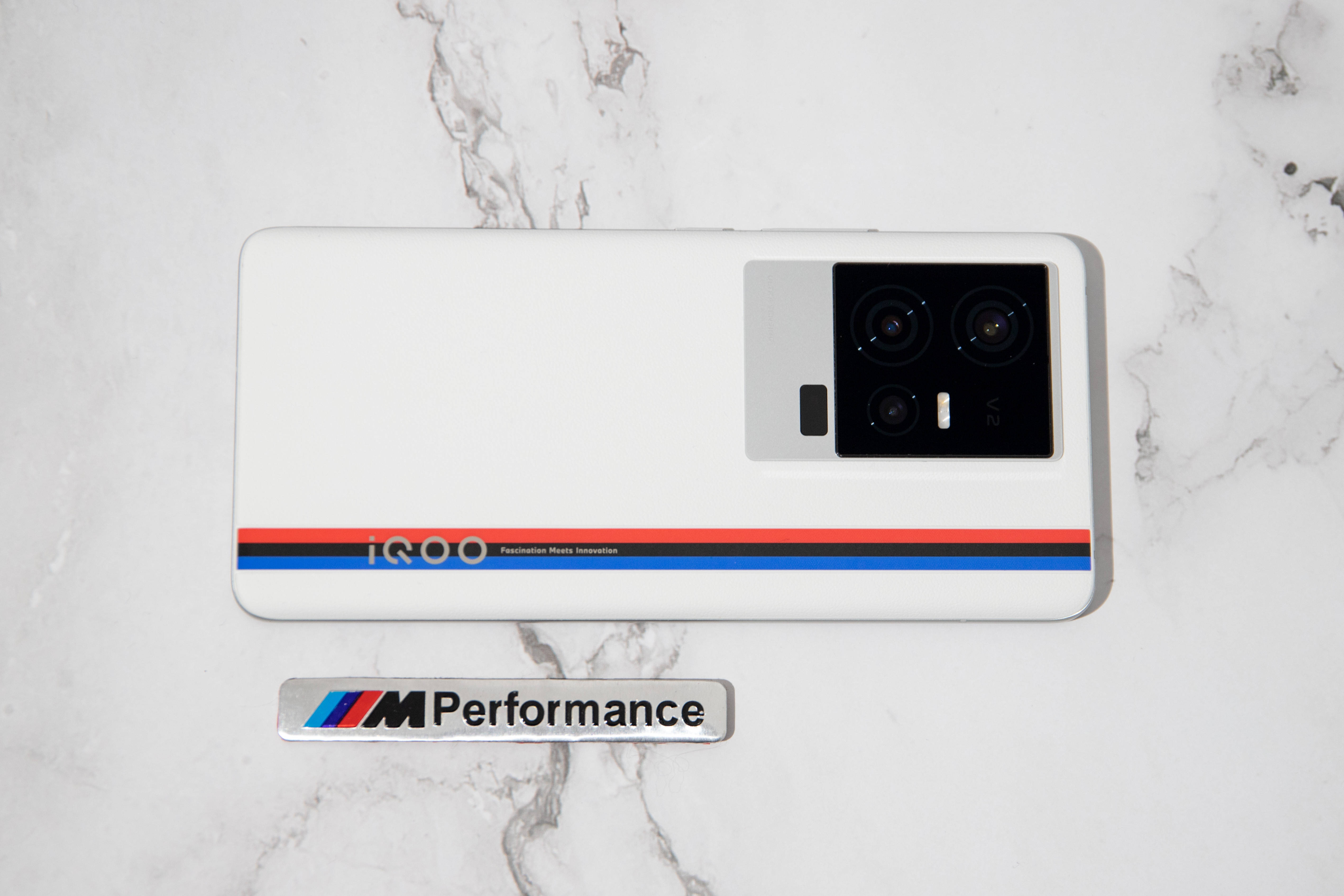 性能与操控体验均优秀，iQOO 11传奇版图赏-搜狐大视野-搜狐新闻