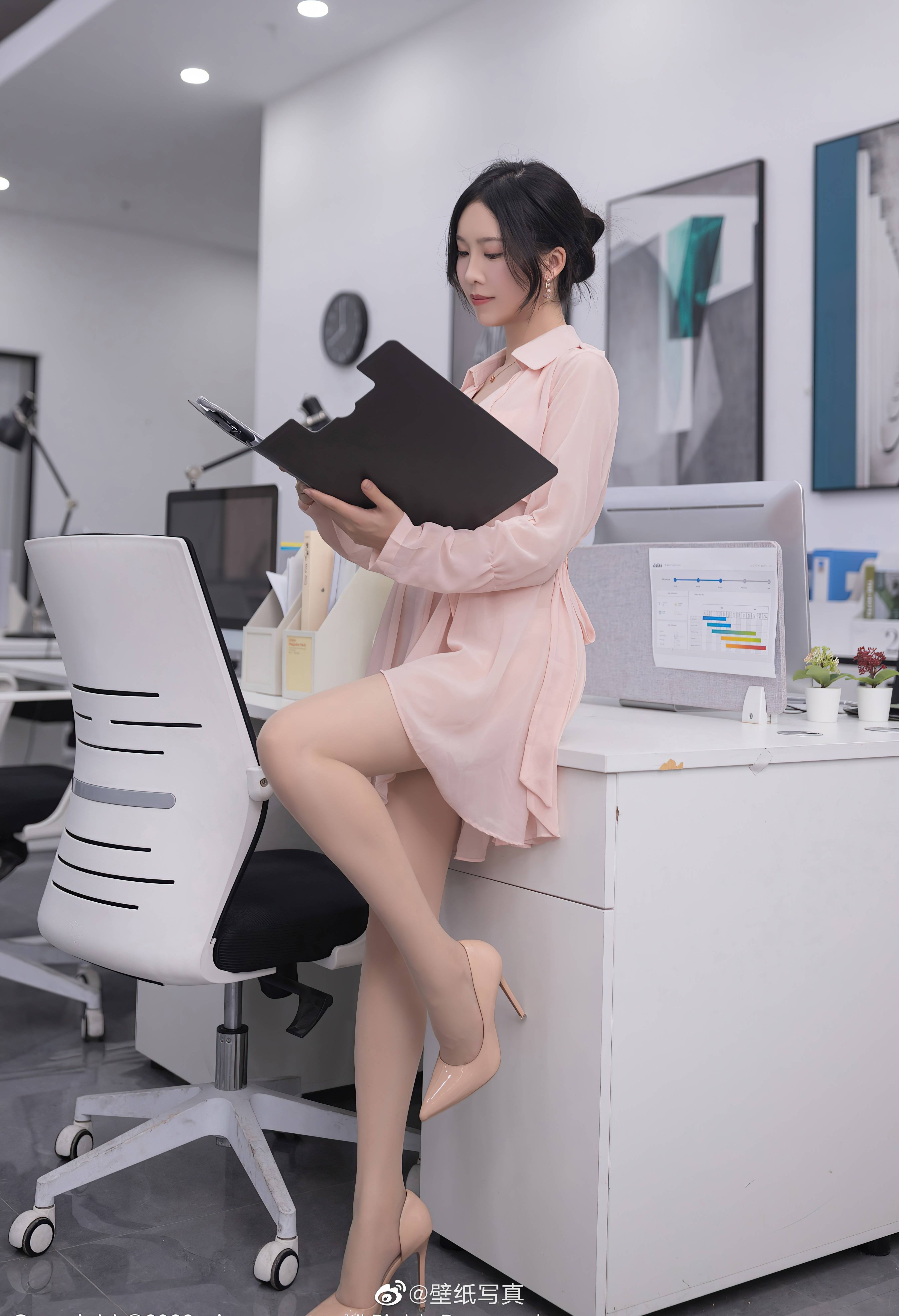 美女真漂亮！前凸后翘身材火辣！清纯动人超好看！ 搜狐大视野 搜狐新闻