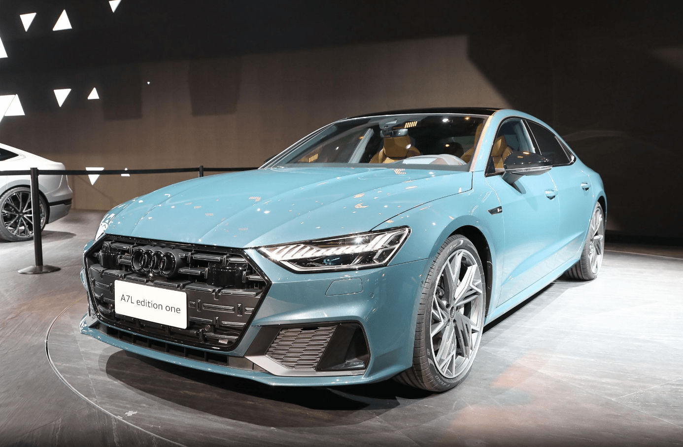 最低41.87万元，奥迪A7L真的比A6L强？_搜狐汽车_搜狐网