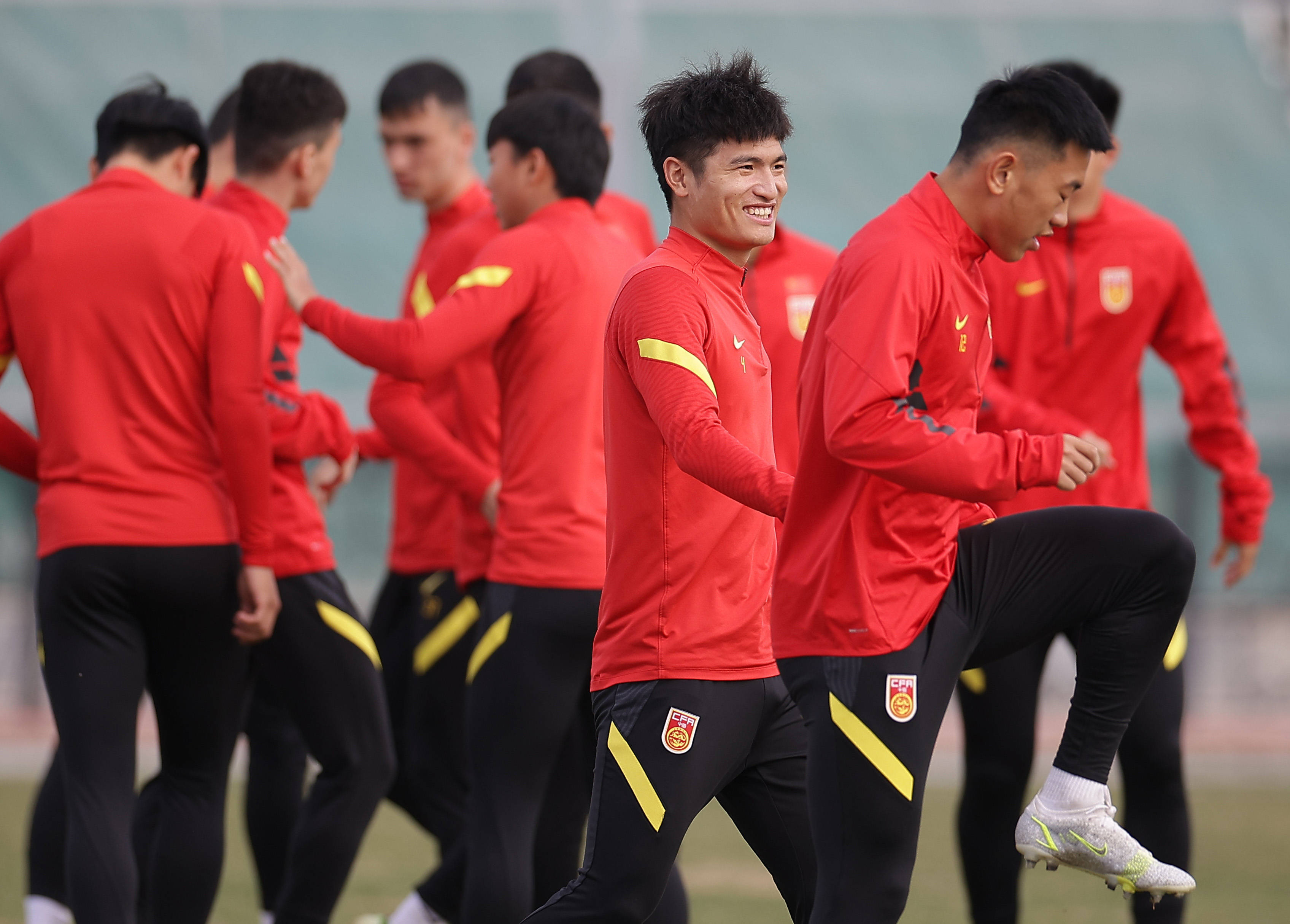 U20国足备战日本队 主帅踌躇满志队员秀脚法(图)-搜狐大视野-搜狐新闻