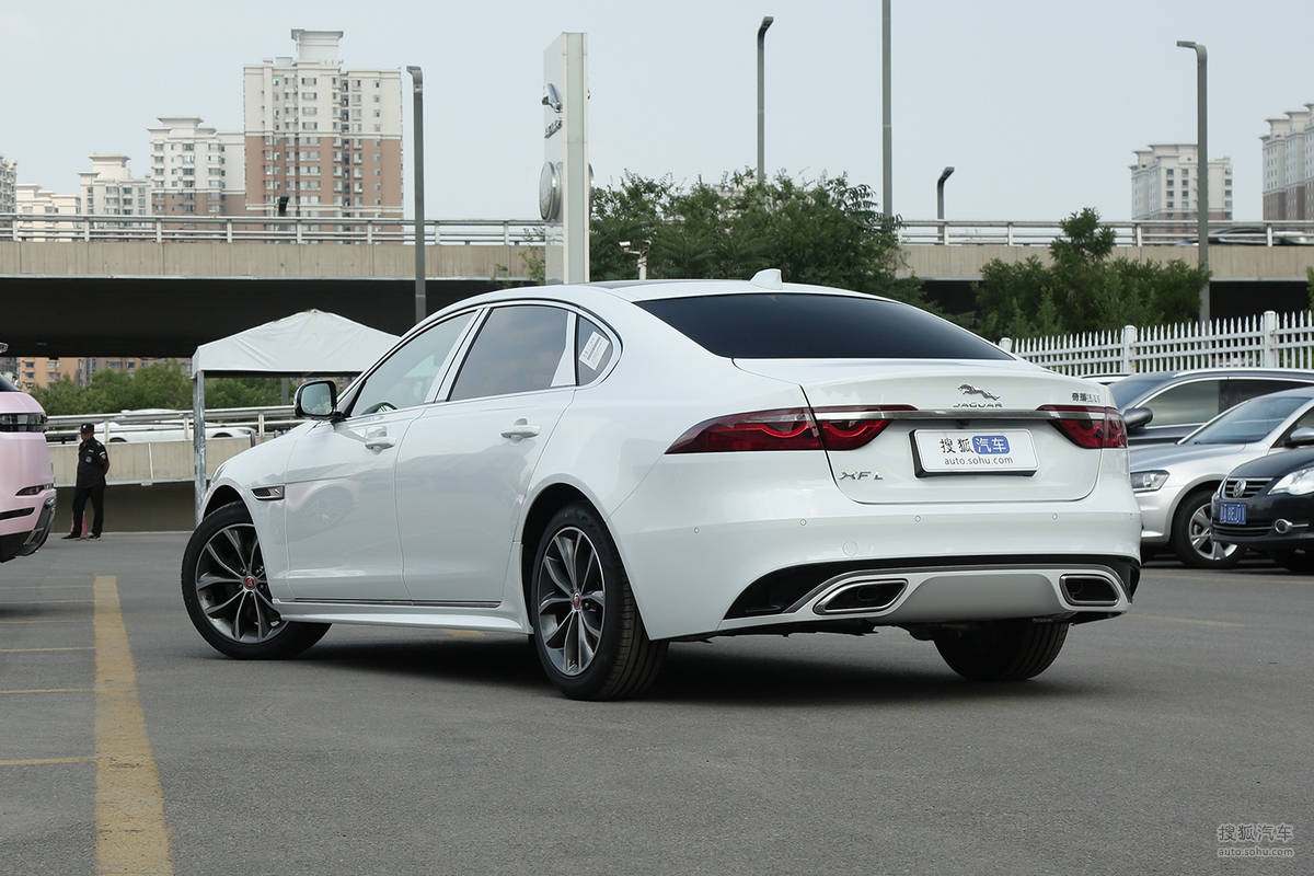 将换装第三代采埃孚8AT变速箱 新款捷豹XFL有望3月24日上市_搜狐汽车_搜狐网