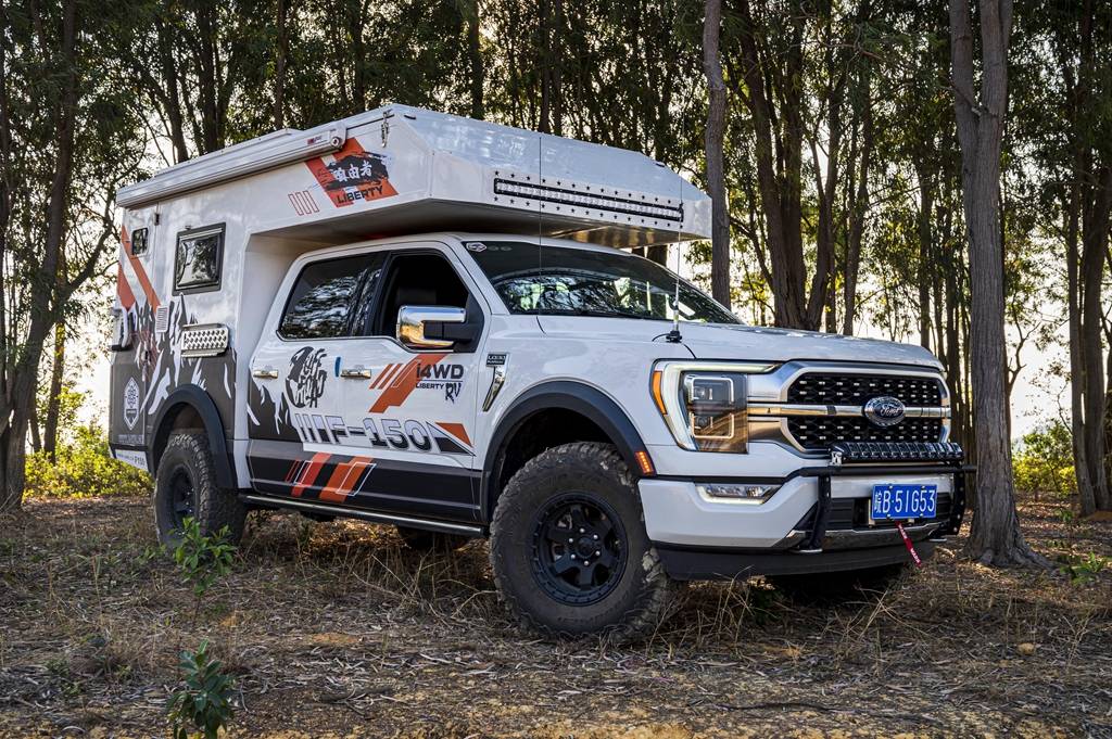 空间设计优秀！蓝牌C本越野房车满足5人越野旅行需求_搜狐汽车_搜狐网