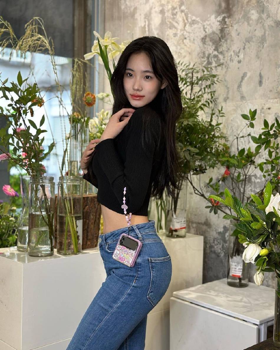 小S二女儿Lily被夸像“小林志玲” 秀蚂蚁腰身材好-搜狐大视野-搜狐新闻