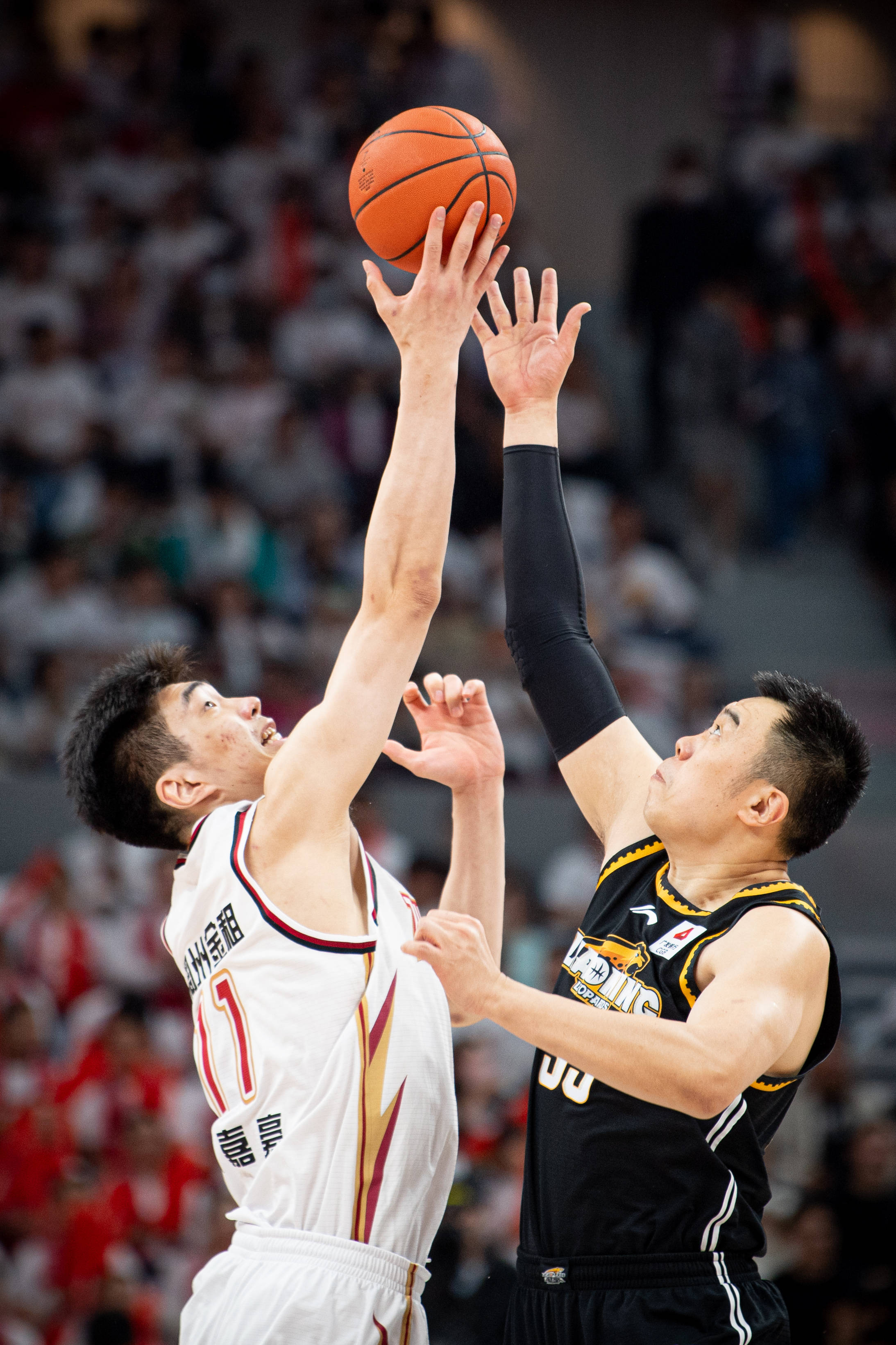 组图：CBA总决赛G2辽宁2-0浙江 赵继伟带球突破-搜狐大视野-搜狐新闻