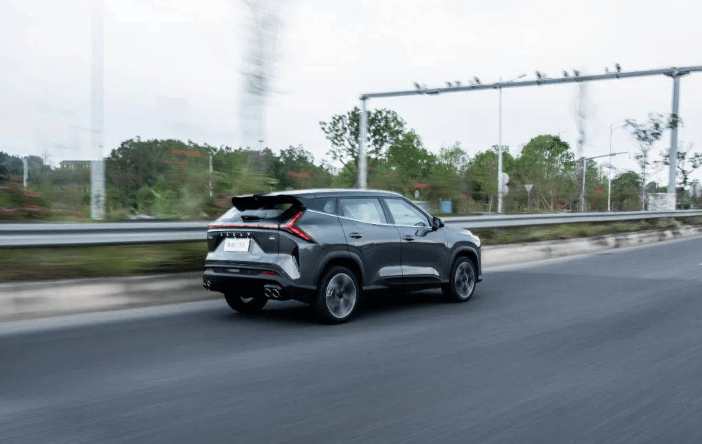 试驾吉利博越COOL，标配8155车机芯片，十万级别里谁比它卷？_搜狐汽车_搜狐网