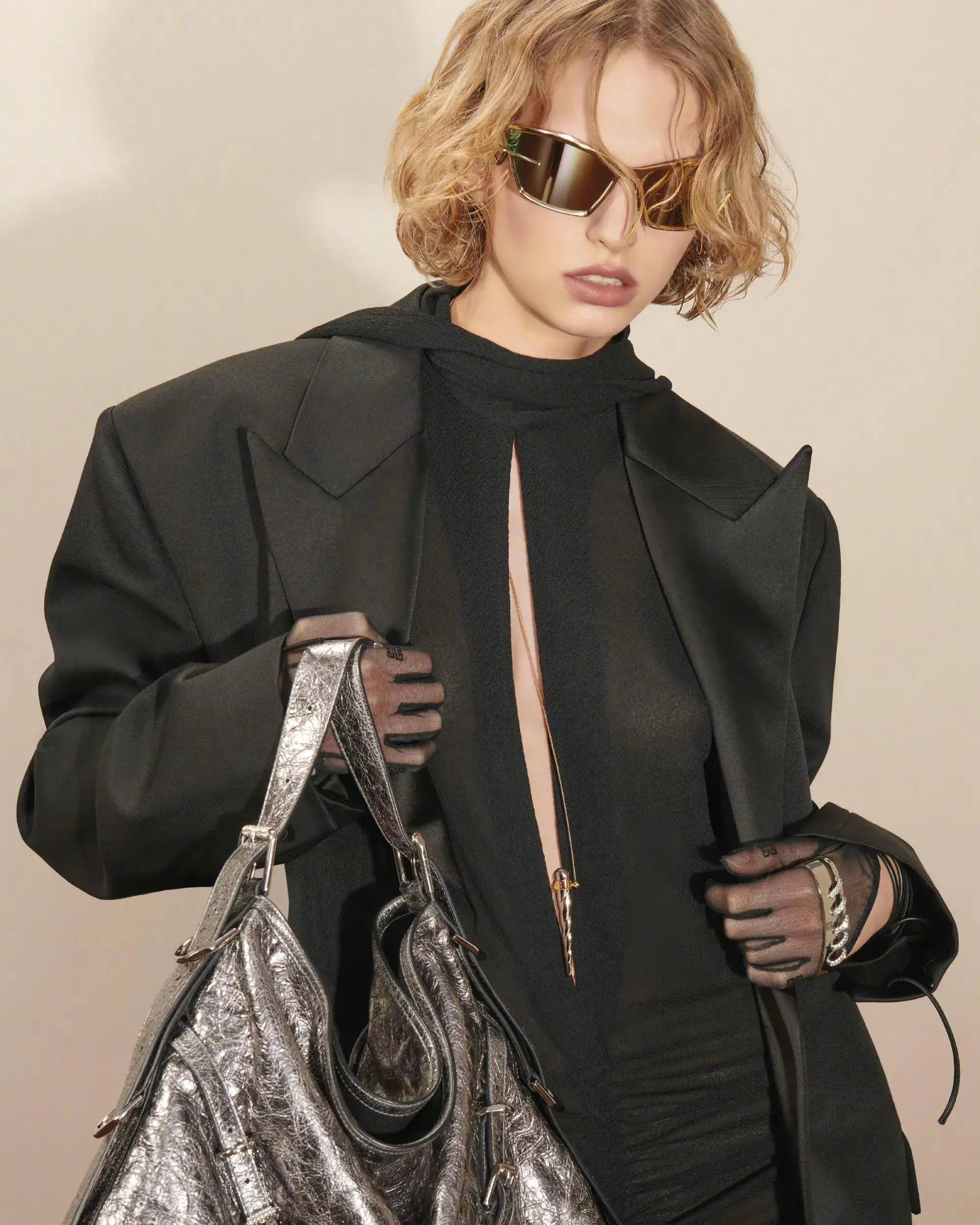 GIVENCHY 2023秋冬女士成衣系列广告大片-搜狐大视野-搜狐新闻