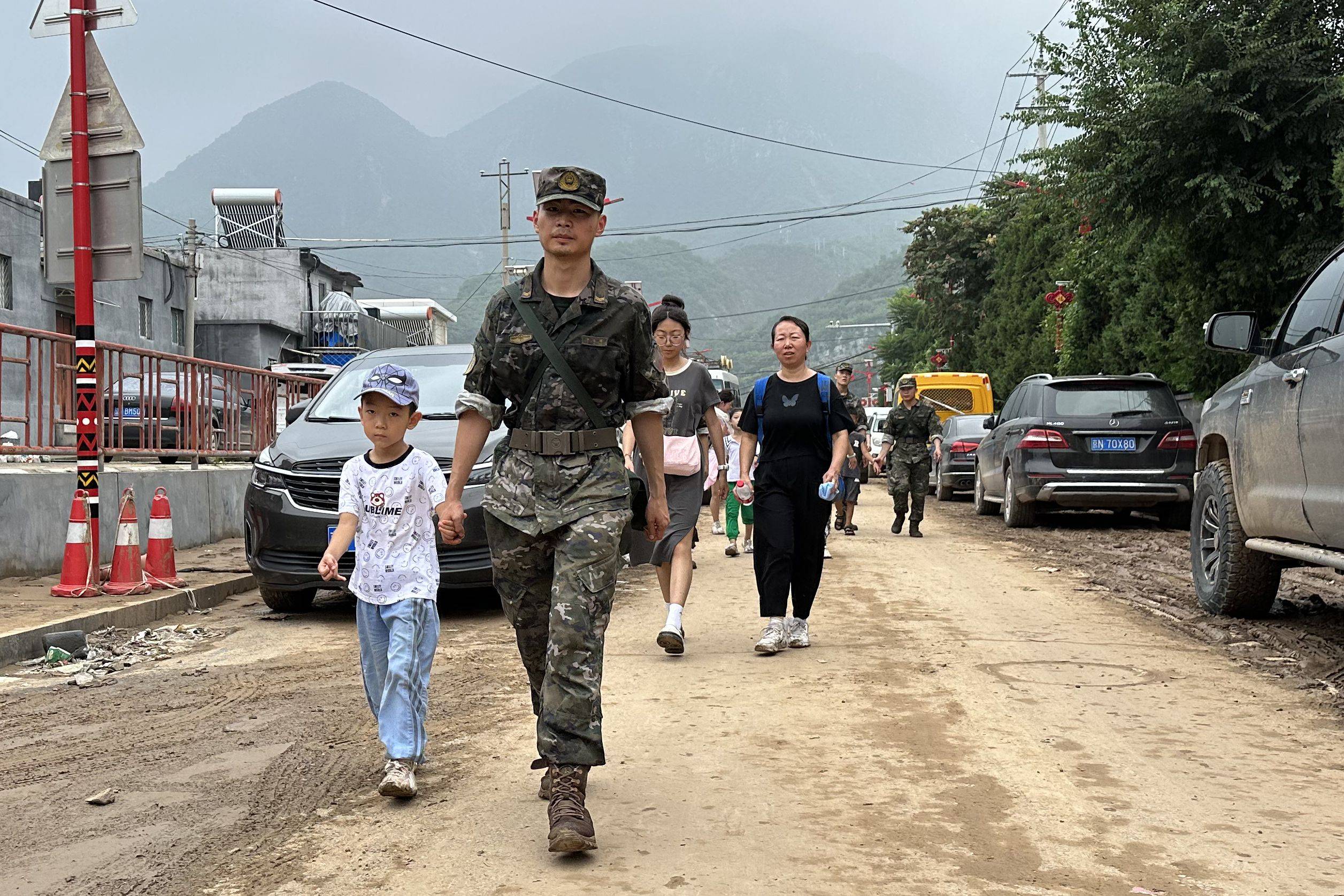 走出落坡岭：K396次列车被困76小时-搜狐大视野-搜狐新闻