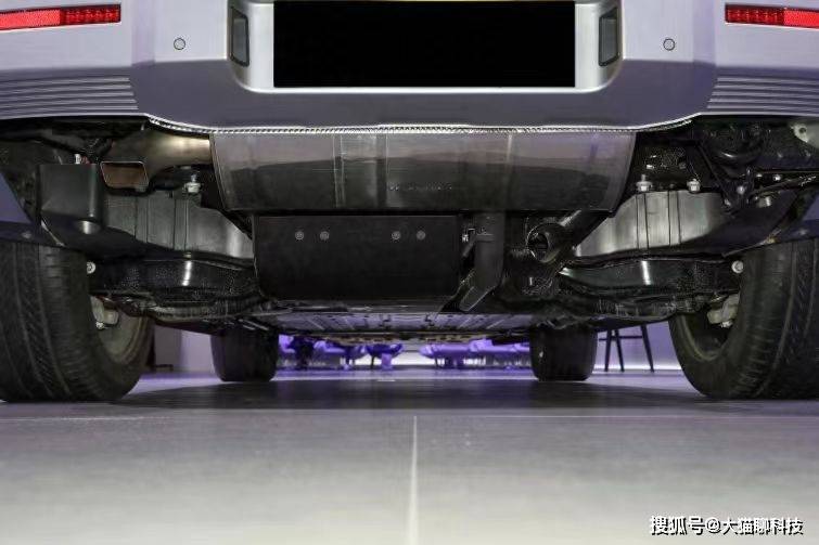 成都车展仰望U8实拍，全方位展现硬实力，百万豪车何必还是BBA？_搜狐汽车_搜狐网