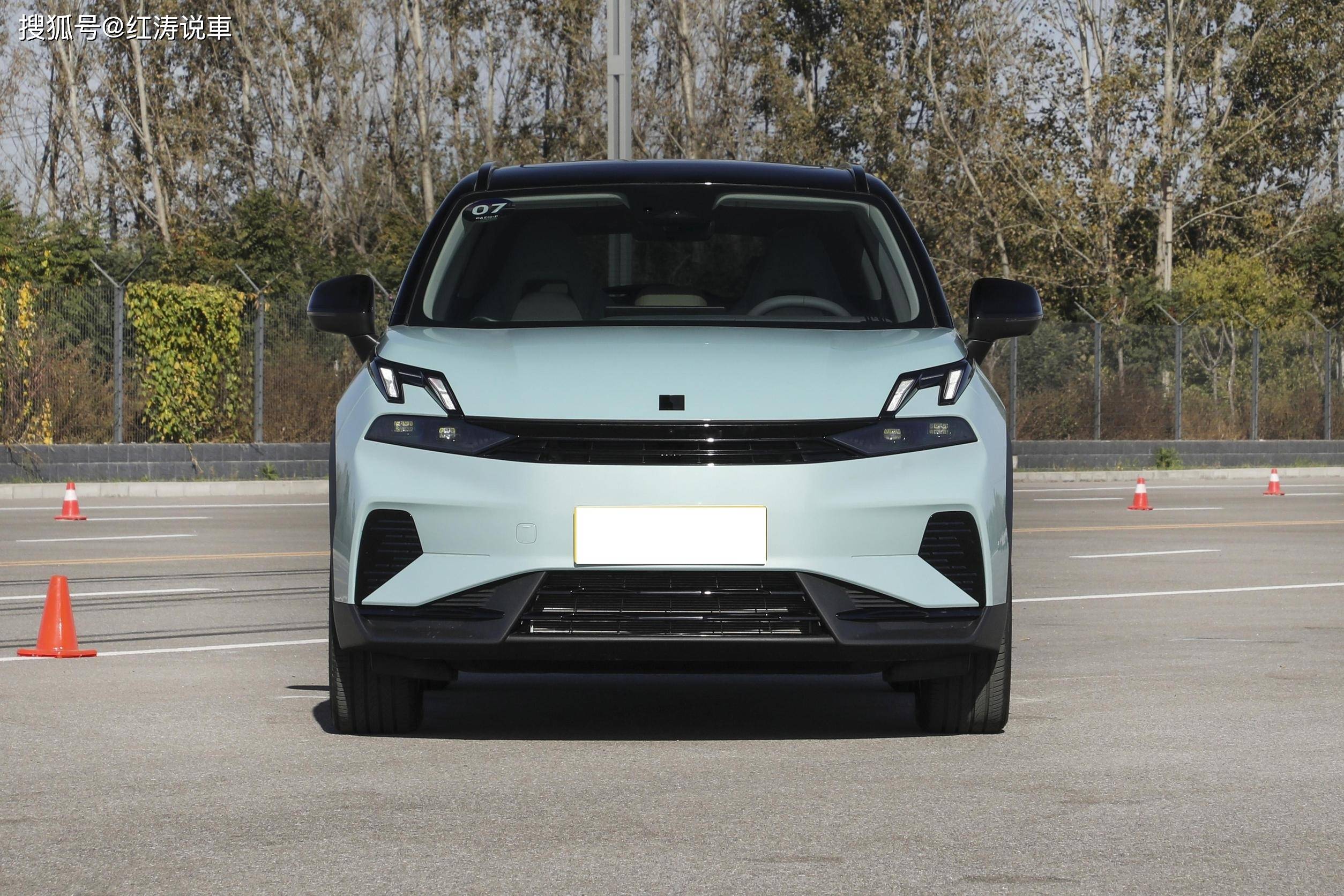 领克06 EM-P上市，插电式混动小型SUV，外观个性，售价13.68万元起_搜狐汽车_搜狐网