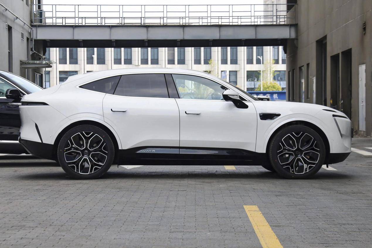 阿维塔11鸿蒙版PK蔚来ES6，谁能大获全胜？_搜狐汽车_搜狐网